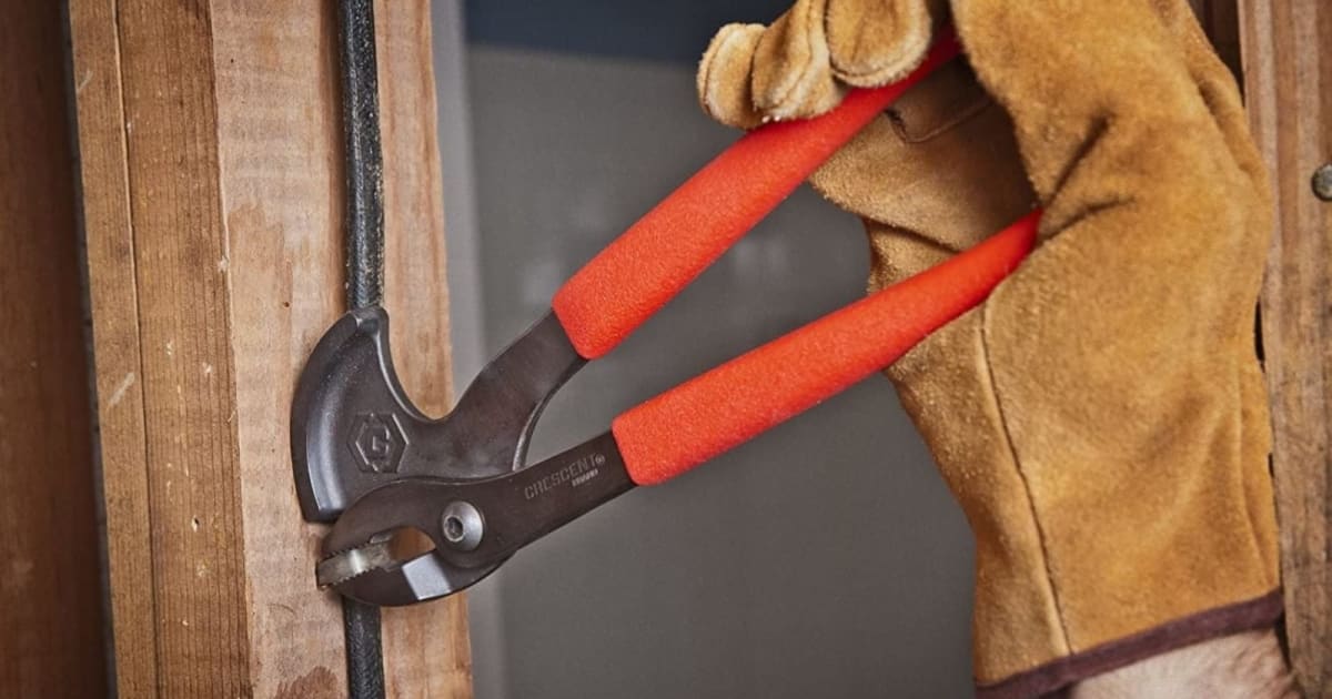 Best nail puller by @theHappyCrafts