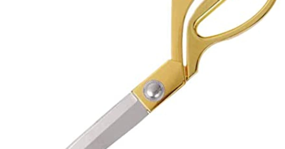 Sharp sewing scissors | The Ultimate Macrame Essentials List