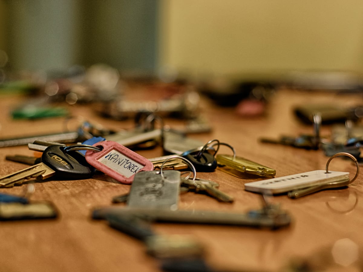 Collect keys and remote controls | Moving checklist and budget - Copy